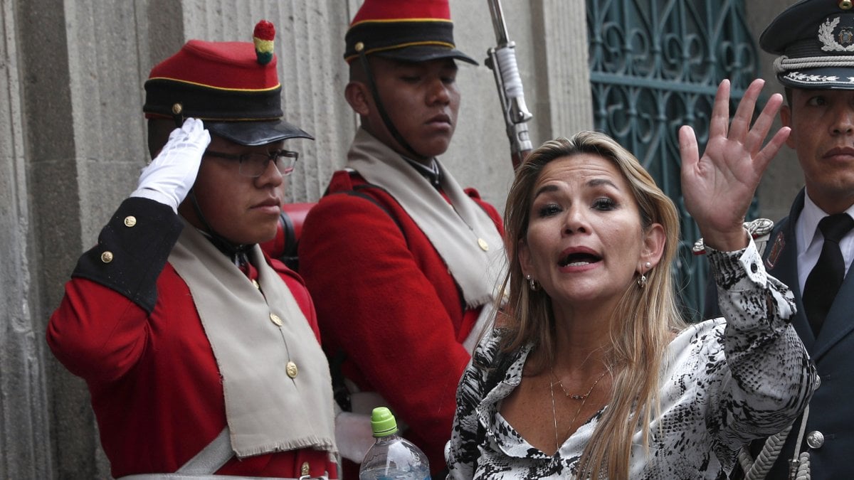 Bolivia, tutti scrivono dei democratici di Hong Kong, nessuno dei golpisti