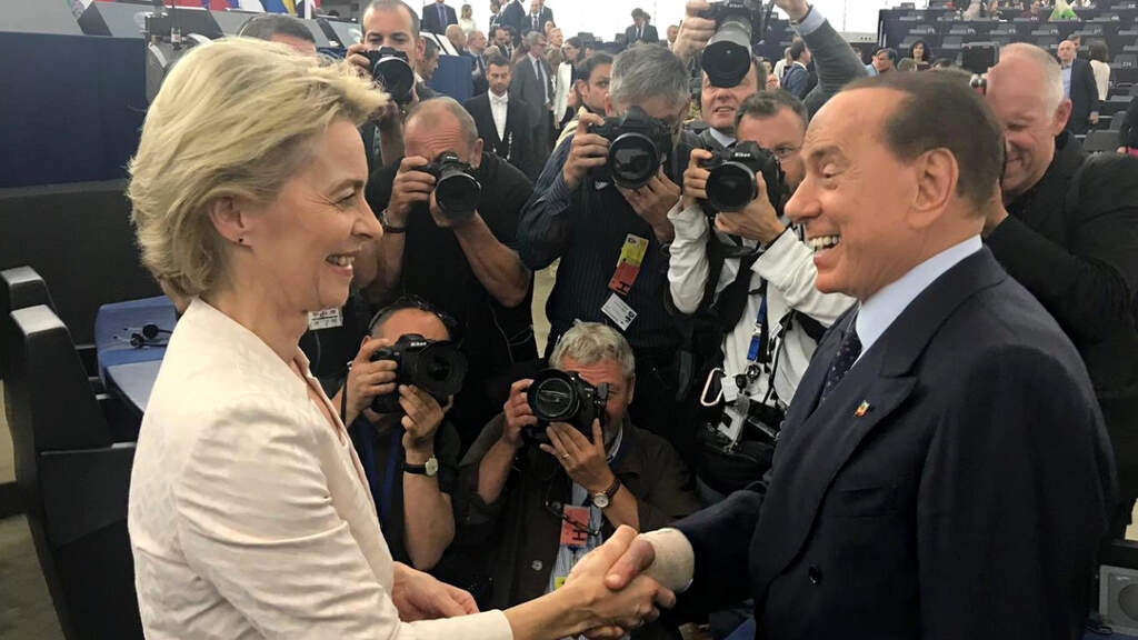 Berlusconi non sogna nipote di Mubarak ma gradevole Ursula. Vista Colle?