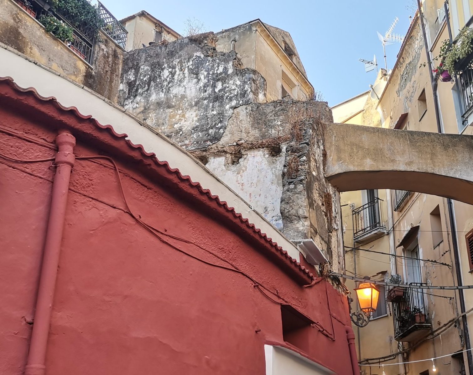 Castellone, rione medievale intorno al Cisternone romano di Formia