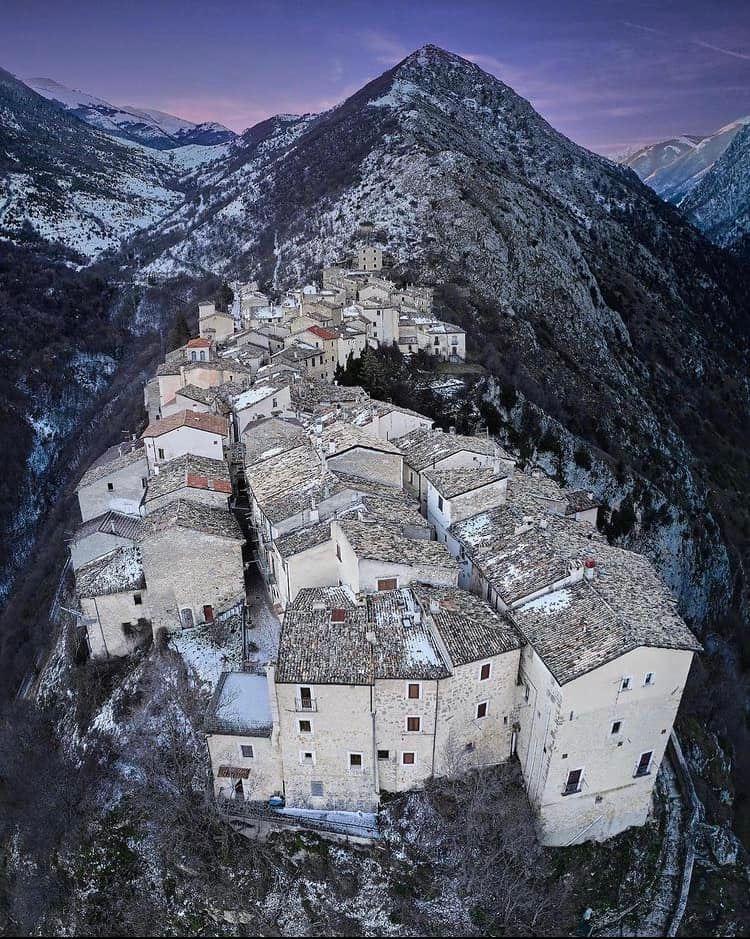 Castrovalva, il borgo "sul cucuzzolo della montagna" - ViPiù