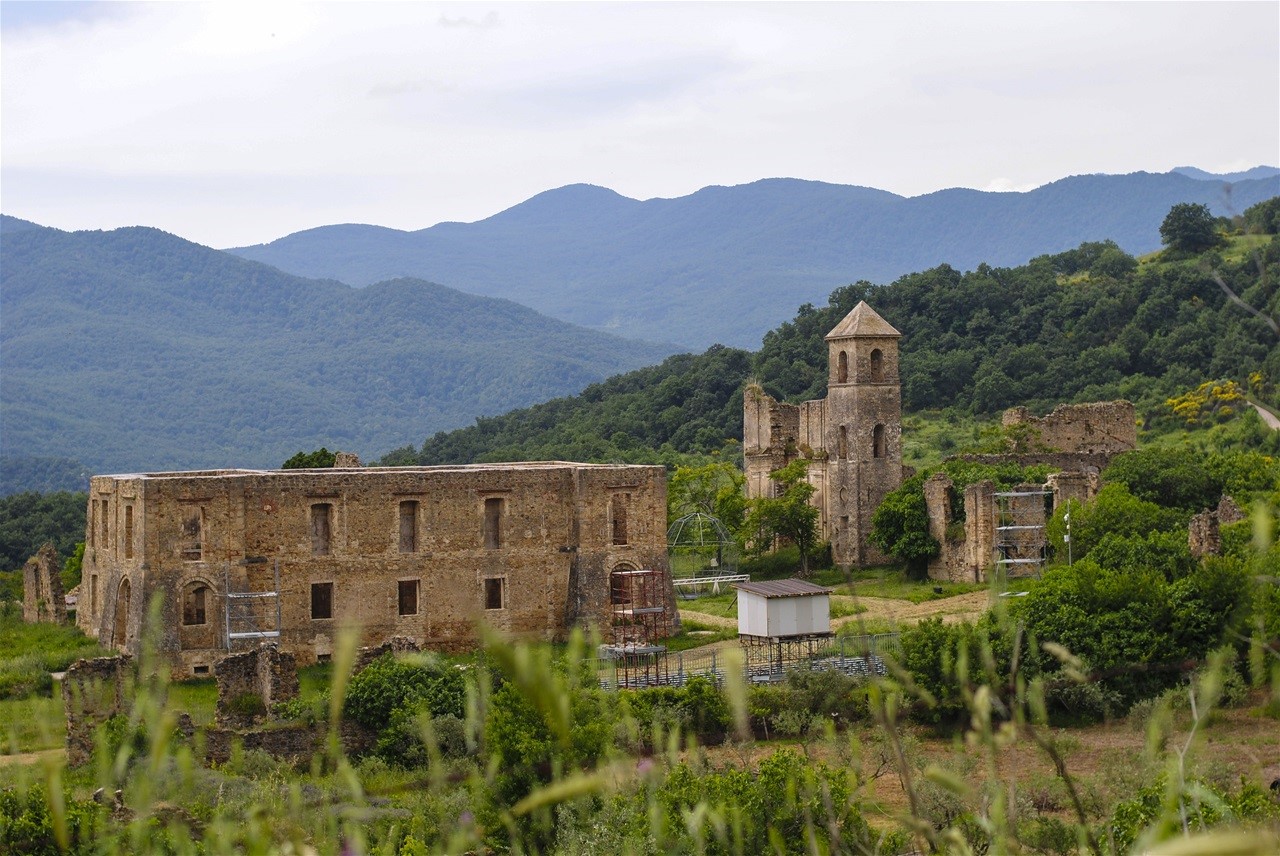 Pietrapertosa e Campomaggiore Vecchia, città fantasma Dolomiti lucane