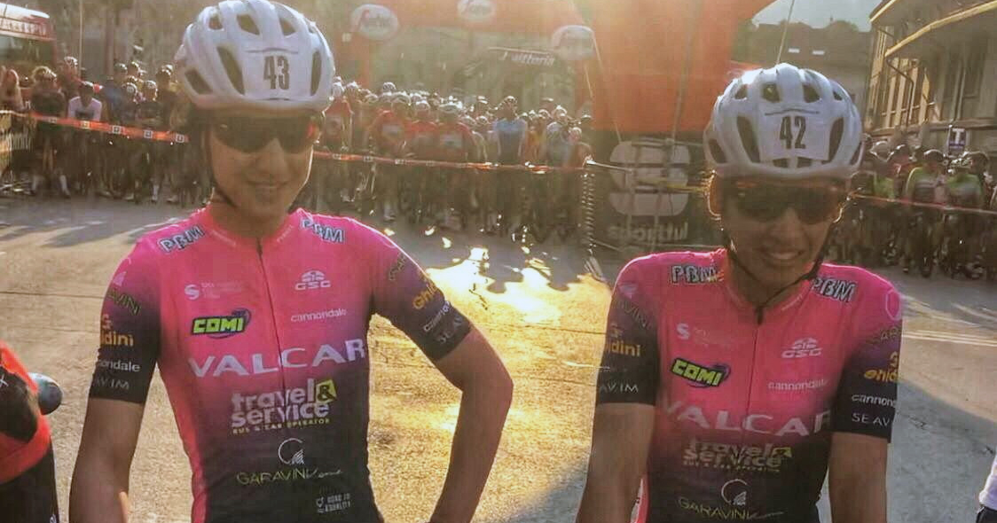 Cicliste afghane al Mondiale di Gravel che scatta da Vicenza