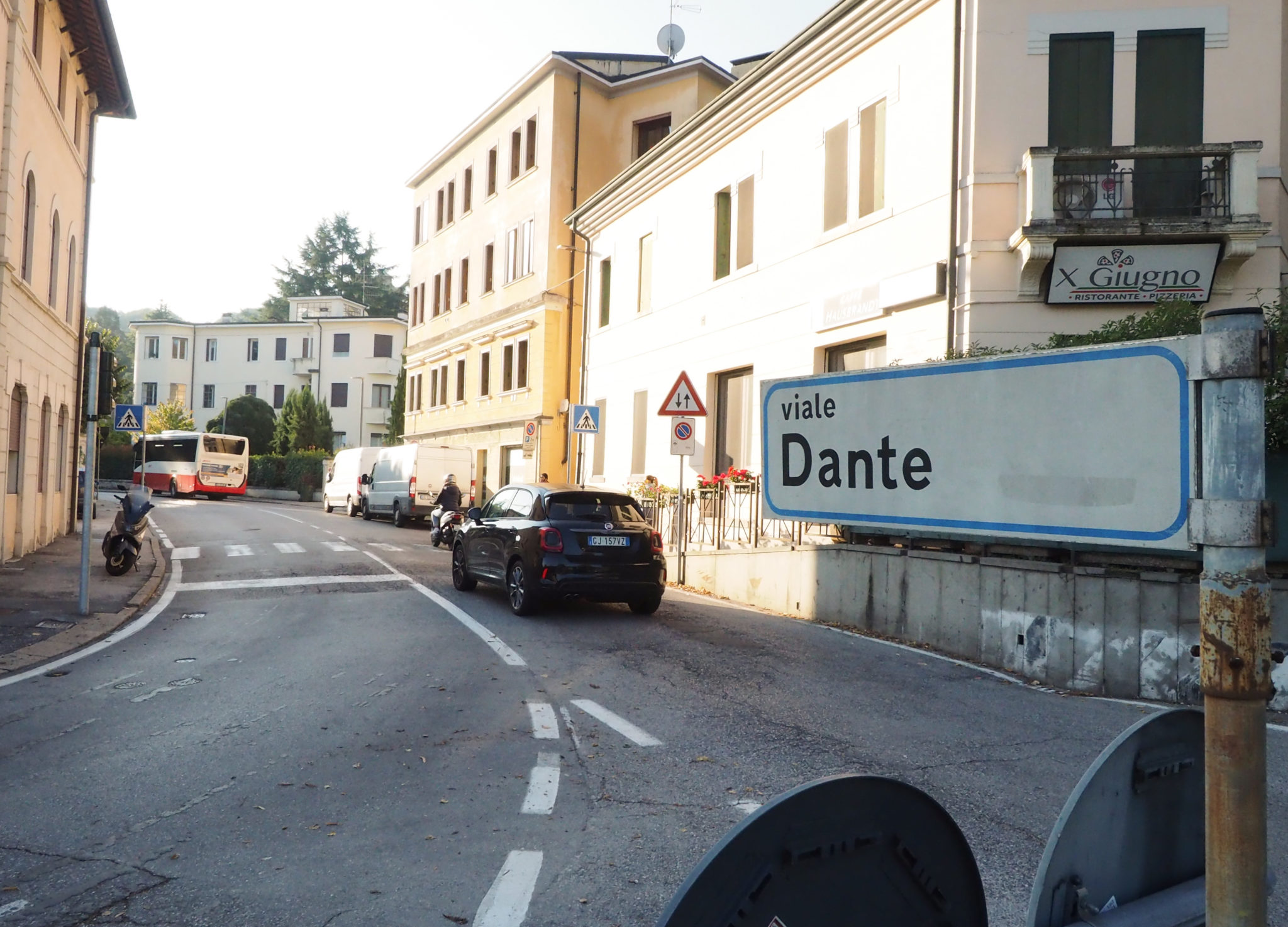 Viale Dante, il sommo poeta autore della Divina Commedia
