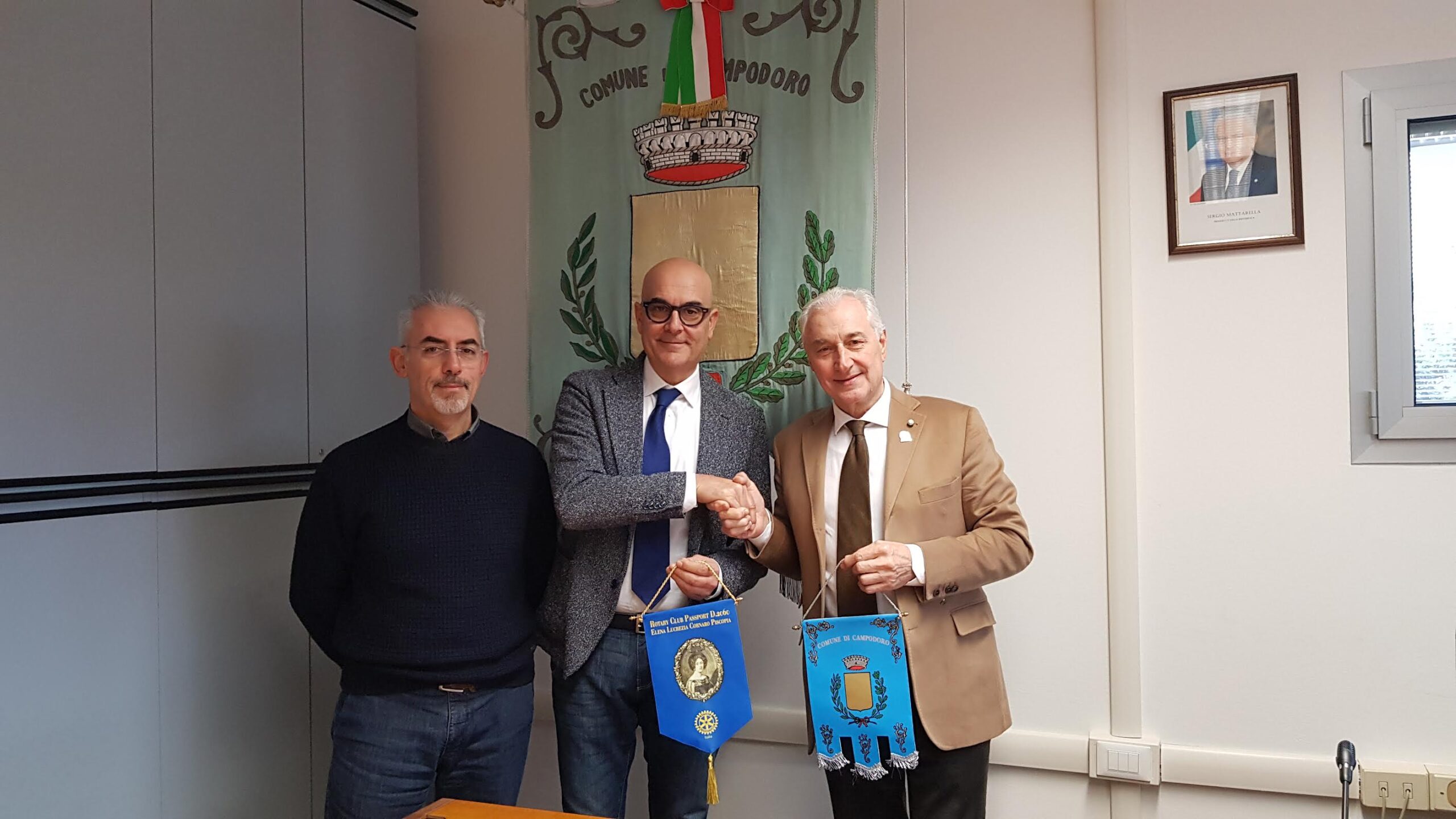 Raccolta libri Rotary Piscopia: donati 3000 volumi a Campodoro