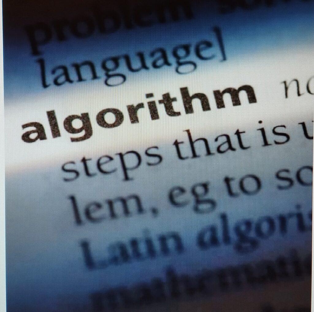 Algoritmo, origine della parola che oggi comanda il mondo