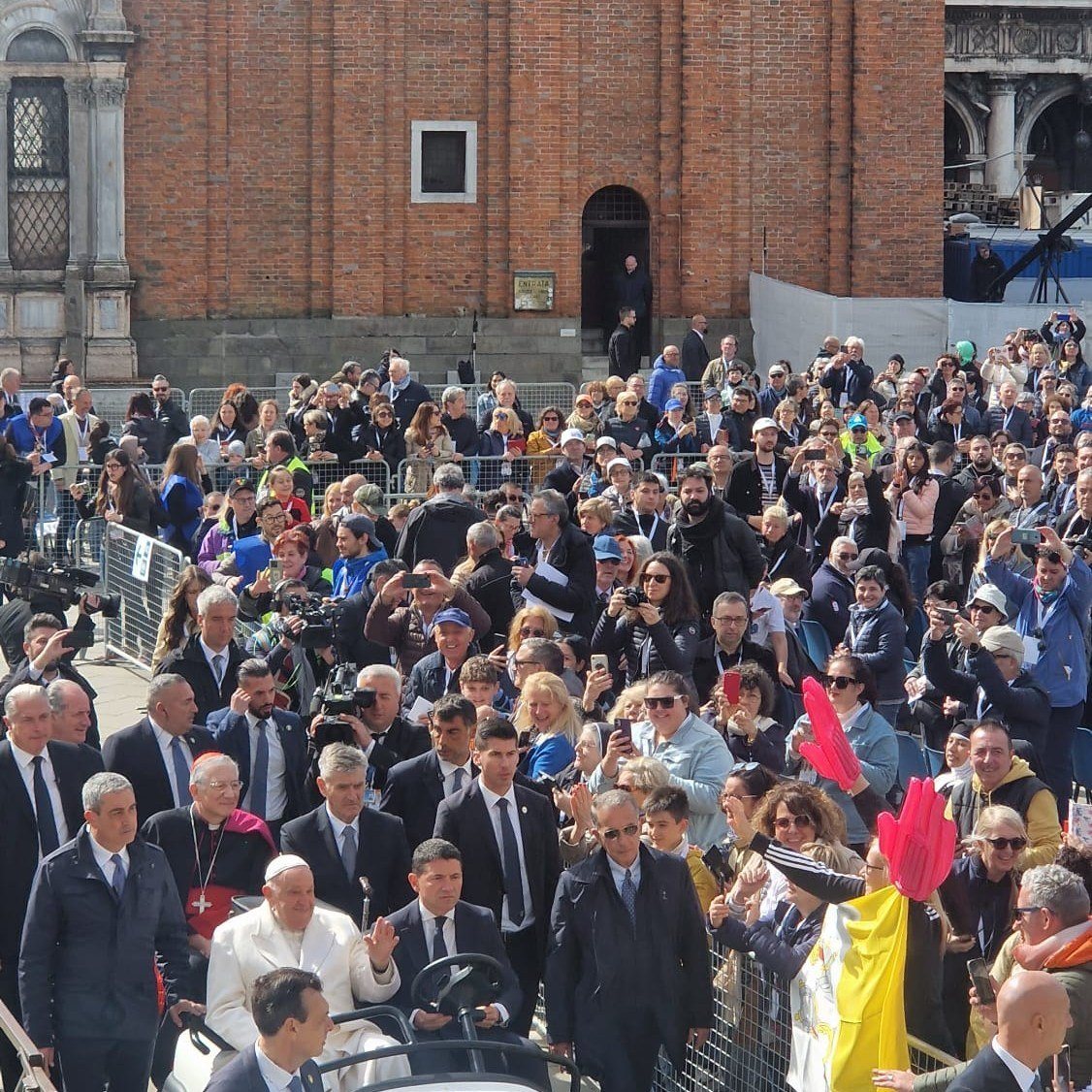 Papa Francesco a Venezia: giornata di incontri, arte e speranza - Vipiù