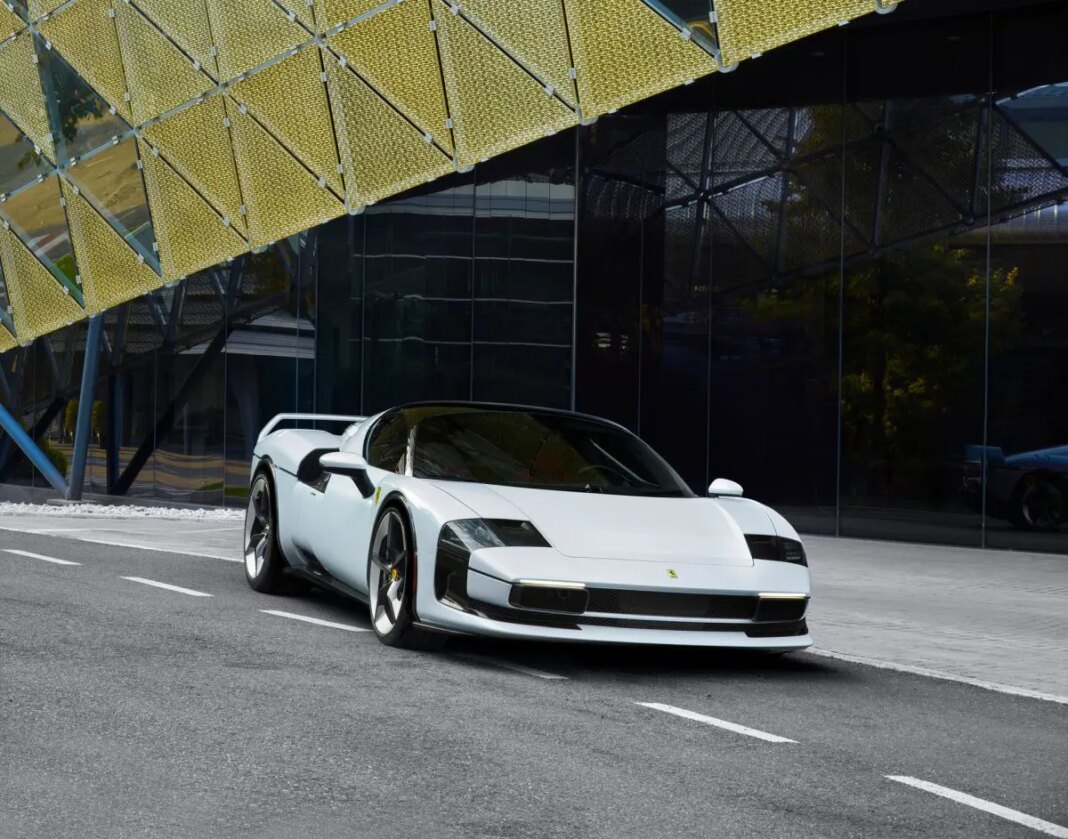 Ferrari, debutta la one-off SC40, un omaggio alla F40 - Vipiù