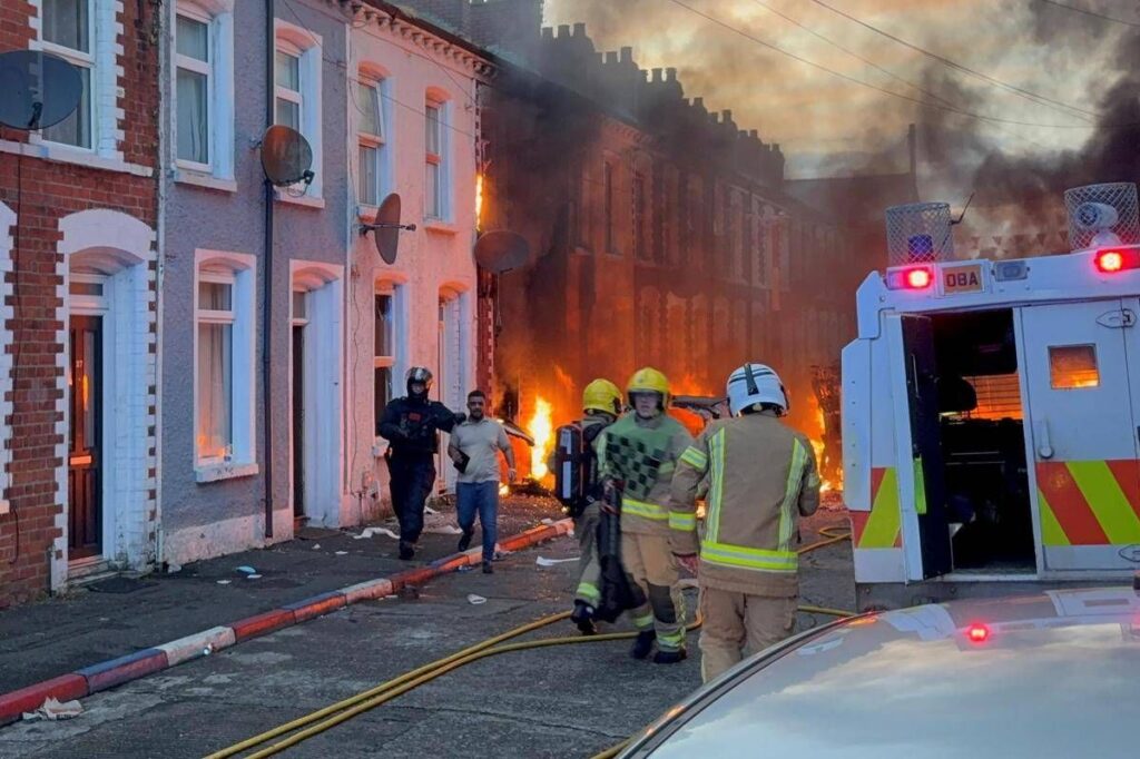Proteste a Belfast, Elon Musk e Reform Uk cavalcano i 'riot': cosa sta ...